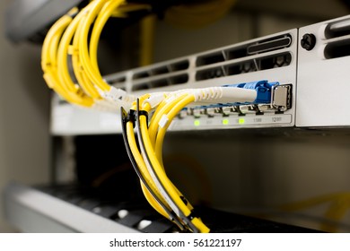 Fiber Optic Cable Plugged Network Device ภาพสต็อก 559732912 | Shutterstock