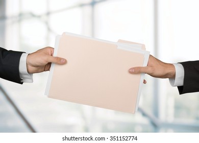 589,460 imágenes de Hombre entregando documentos - Imágenes, fotos y ...