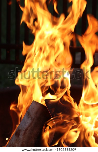 Fire Burning Fire Pit Stock Photo 1502535209 | Shutterstock