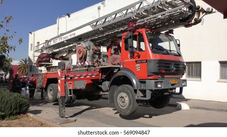 Firefighter Driver Stabilizes Fire Engine Crane Stock Photo 569094847 ...