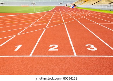 686 Running track with spotlight Images, Stock Photos & Vectors ...