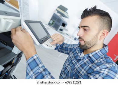 Fixing copier 935 รายการ ภาพถ่ายสต็อก ภาพและการถ่ายภาพ | Shutterstock