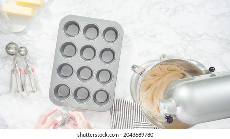 91 Paper Scooper Images, Stock Photos & Vectors | Shutterstock