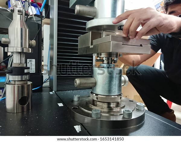 Flexural Strength Test Concrete Using Industrial Stock Photo 1653141850 ...