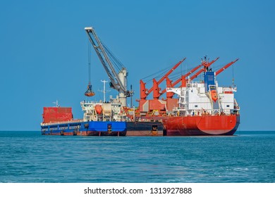 29 Floating crane transhipper Images, Stock Photos & Vectors | Shutterstock