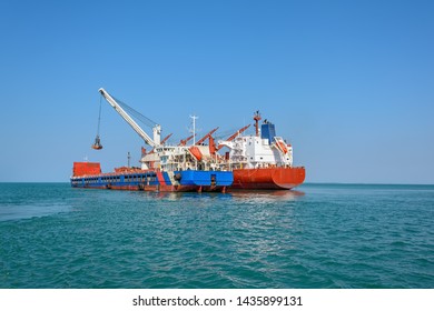 29 Floating crane transhipper Images, Stock Photos & Vectors | Shutterstock