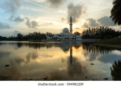 Floating Mosque Stock Photo 594981209 | Shutterstock
