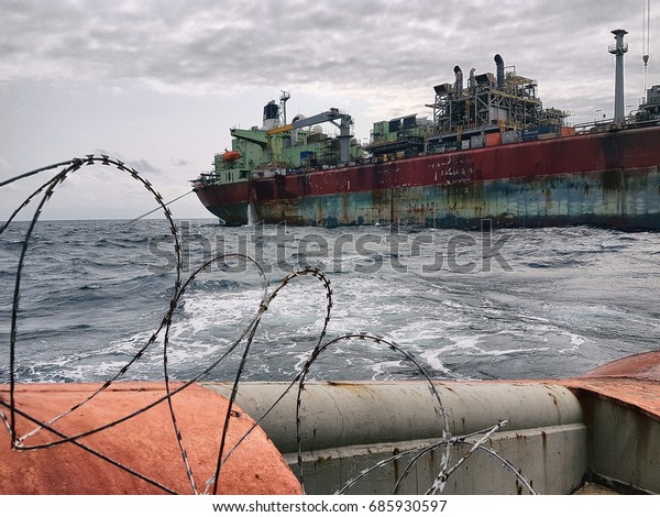 Floating Production Storage Offloading Unit Fpso Stock Photo 685930597 ...