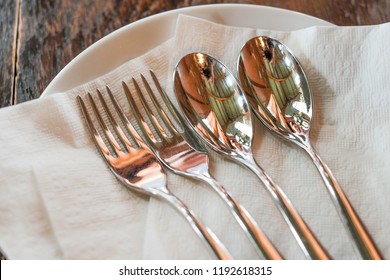 368 Table setting zoom out Images, Stock Photos & Vectors | Shutterstock