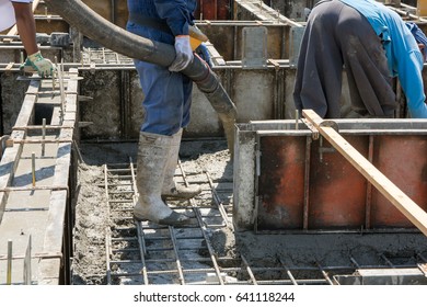 Construction Worker Compacting Soil House Foundation Foto de stock ...