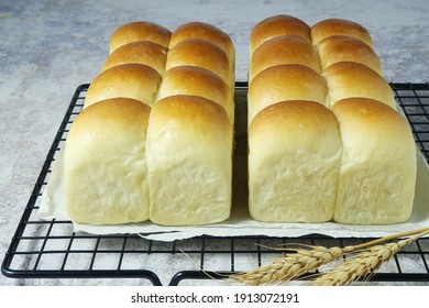 Fresh Torn Bread Pull Out Bread Stock Photo 1913072191 | Shutterstock