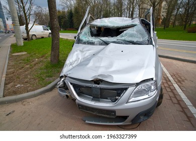 537 Car hits pole Images, Stock Photos & Vectors | Shutterstock