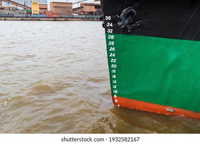 550 Waterline marks Images, Stock Photos & Vectors | Shutterstock