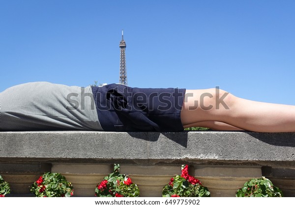 Funny Image Boy Lying Front Eiffel Foto de stock 649775902 | Shutterstock