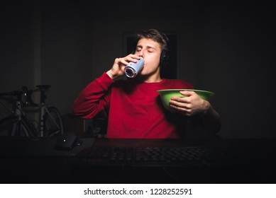 1,845 Gamer eating Images, Stock Photos & Vectors | Shutterstock