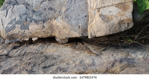 Gap Appears Between Two Stone Mountain库存照片1479801974 | Shutterstock