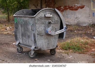 253 School dustbin Stock Photos, Images & Photography | Shutterstock