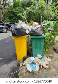 Overflowing Garbage Bin Near Beach Stock Photo 544198084 | Shutterstock