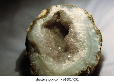 Geode Rock Split Half Stock Photo 618014051 | Shutterstock
