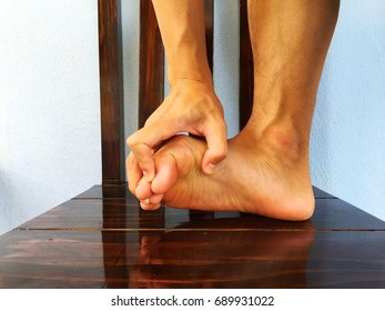 Gesture Bending Toe When Severe Cramps Stock Photo 689931022 | Shutterstock