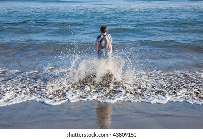 1,200 Kids getting wet Images, Stock Photos & Vectors | Shutterstock