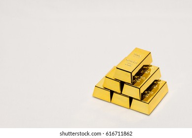 184 Gold bars, treasure chest Stock Photos, Images & Photography ...
