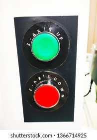 Green Red Push Button Switch Stock Photo 1366714925 | Shutterstock