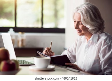 26,998 Lady writing notebook Images, Stock Photos & Vectors | Shutterstock