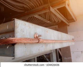 Ground Wire Between Cable Tray Ground Foto de stock 634426436 ...