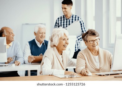 411,030 People learning computers Images, Stock Photos & Vectors ...
