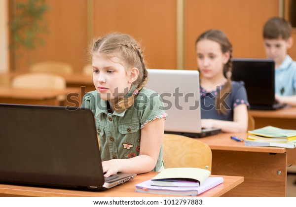 Group Elementary School Children Working Together Stock Photo ...