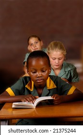 Group Elementary Students Reading Class Stock Photo 21375244 | Shutterstock