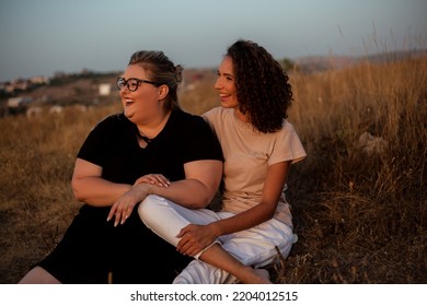 Group Friends Plus Size Thin Girl Stock Photo 2204012515 | Shutterstock