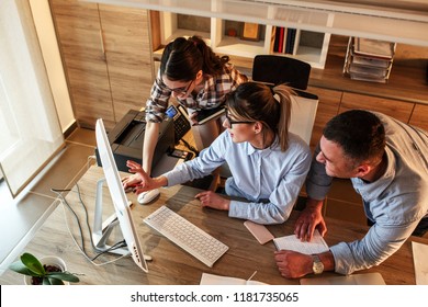 Group Office Workers Using Computer Discuss Stock Photo 1181735065 ...