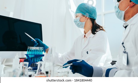 924 Scientist Looking Computer Screen Images, Stock Photos & Vectors ...