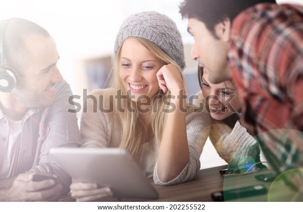 Group Teens Using Digital Technologies Foto stock 202255522 | Shutterstock