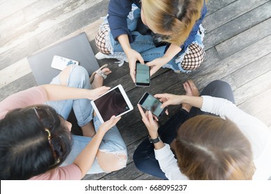 64,133 People Using Wifi Images, Stock Photos & Vectors | Shutterstock