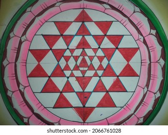 12,754 Circles inside triangle Images, Stock Photos & Vectors ...