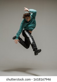 17,575 Contemporary dance male Images, Stock Photos & Vectors ...