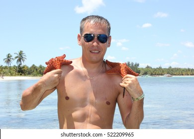 Handsome Guy Putting On Sun Cream Stock Photo 143199835 | Shutterstock
