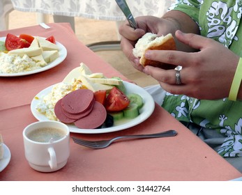 Hand Break Bread Breakfast Stock Photo 31442764 | Shutterstock