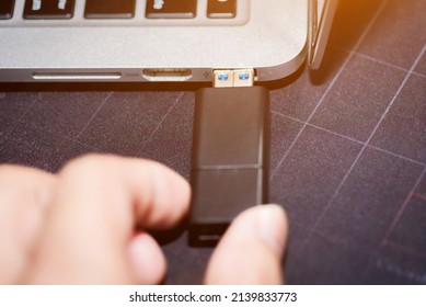 1,387 Pendrive laptop Images, Stock Photos & Vectors | Shutterstock