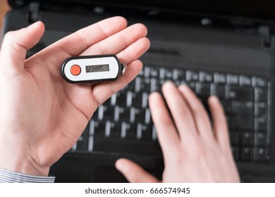 Hand Person Using Security Token When Foto stock 666574945 | Shutterstock