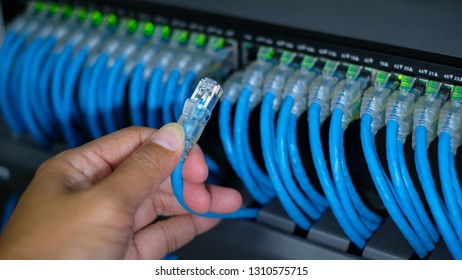 68,481 Cabling worker Images, Stock Photos & Vectors | Shutterstock