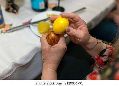 Hands Easter Eggs Knockingready Egg Tapping Stock Photo 2120056991 ...
