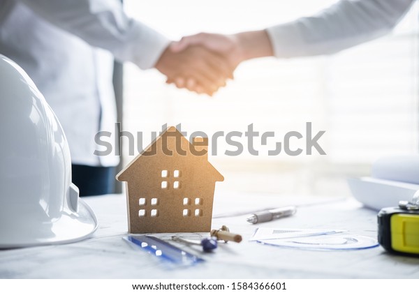 Handshake Collaboration Construction Engineering Architect Discuss ...