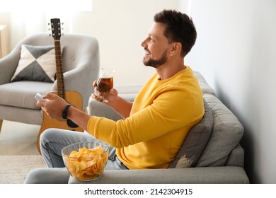 2,165 Snacking While Watching Tv Images, Stock Photos & Vectors ...