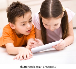 Happy Children Using Tablet Computer Stock Photo 176288312 | Shutterstock
