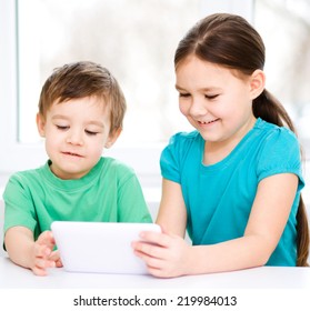 Happy Children Using Tablet Computer Stock Photo 219984013 | Shutterstock