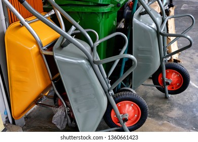 369 Wheelbarrow display 图片、库存照片和矢量图 | Shutterstock